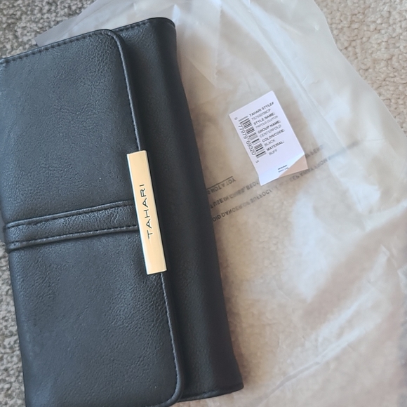 Tahari | Bags | Tahari Wallet | Poshmark